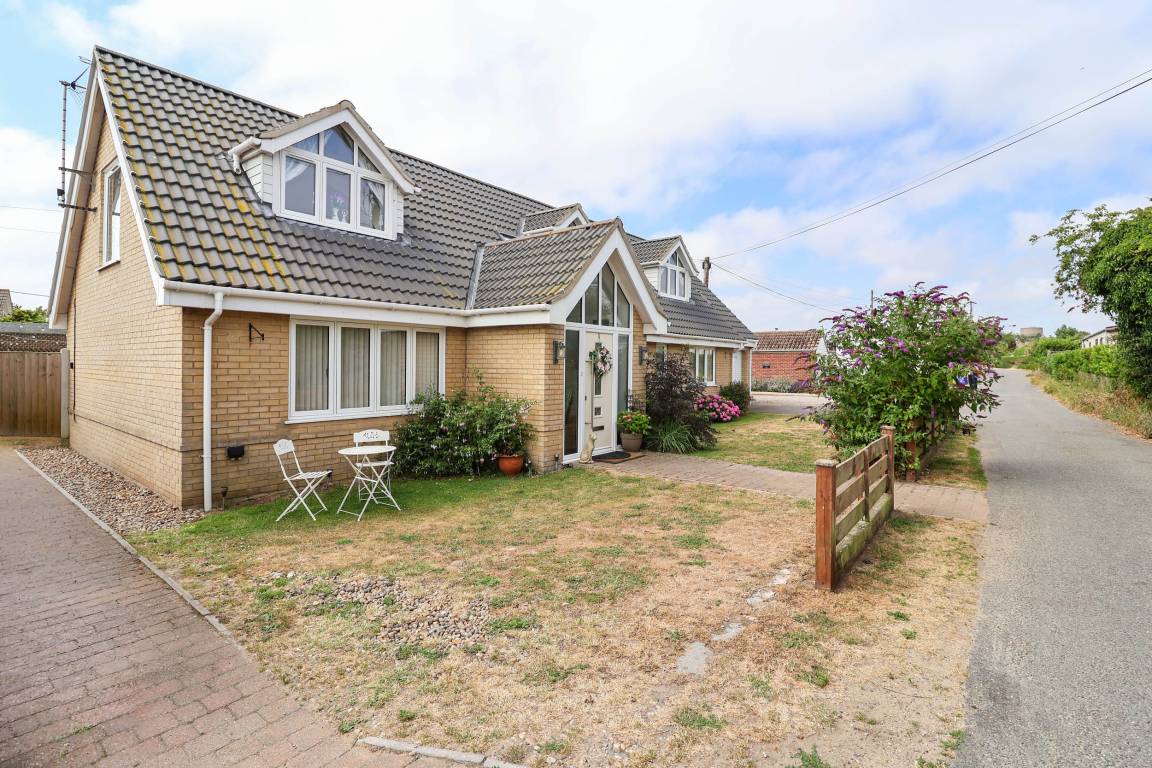 Cottage ∙ 5 Bedrooms ∙ 10 Guests - Kessingland
