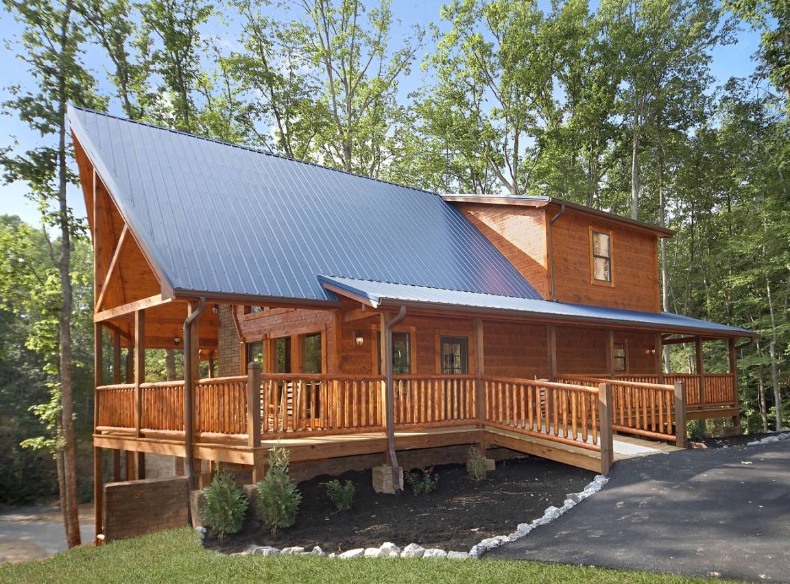 House ∙ 4 Bedrooms ∙ 12 Guests - Gatlinburg, TN