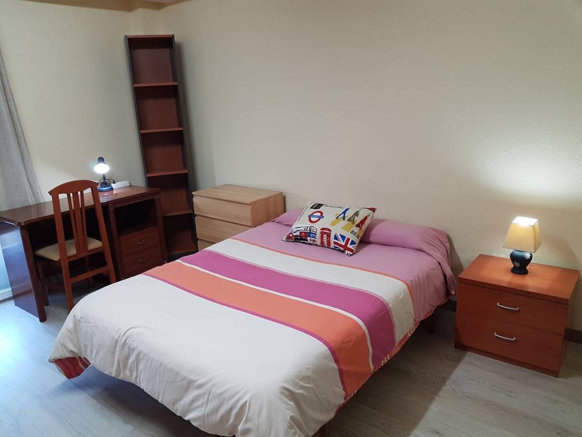 95 M² Habitación Privada ∙ 1 Habitación ∙ 2 Huéspedes - Salamanca, España