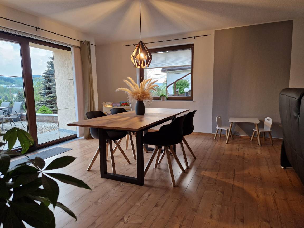 92 M² Ferienwohnung ∙ 2 Schlafzimmer ∙ 4 Gäste - Olbernhau