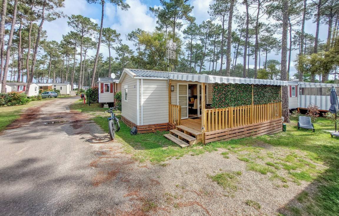 40 M² Camping ∙ 3 Chambres ∙ 8 Personnes - Bias