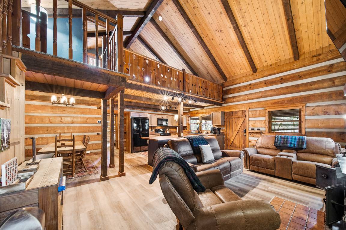209 M² Cabin ∙ 3 Bedrooms ∙ 13 Guests - Blowing Rock, NC