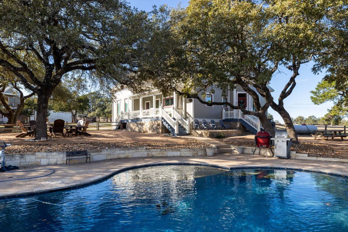 House ∙ 4 Bedrooms ∙ 10 Guests - Dripping Springs, TX