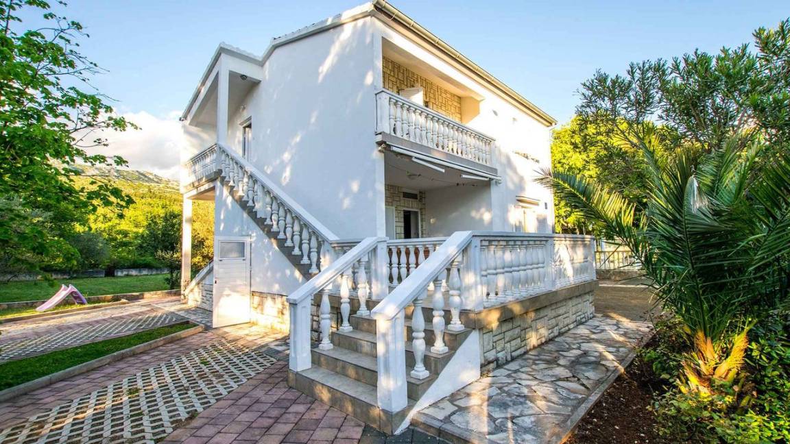 80 M² Apartment ∙ 2 Bedrooms ∙ 4 Guests - Starigrad