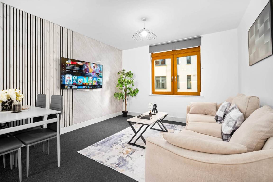 92 M² Apartment ∙ 2 Bedrooms ∙ 4 Guests - Staffordshire