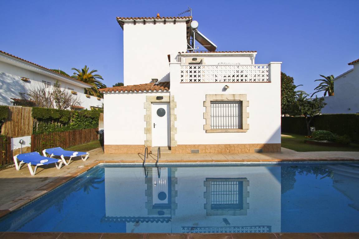 285 M² Villa ∙ 4 Habitaciones ∙ 10 Personas - Cambrils