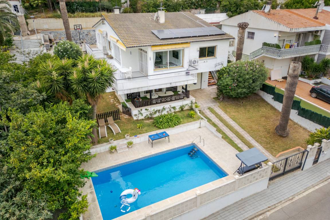 350 M² Villa ∙ 6 Bedrooms ∙ 13 Guests - Cambrils