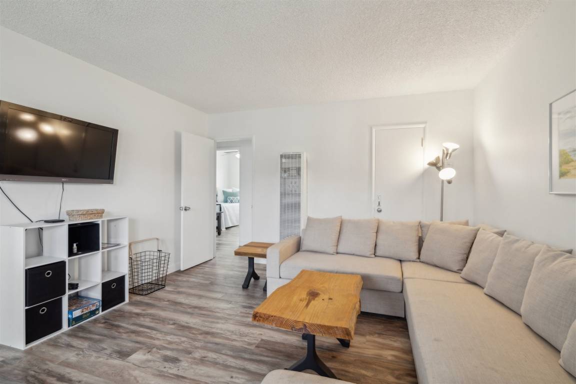 Apartamento ∙ 2 Habitaciones ∙ 6 Huéspedes - Carpintería, CA