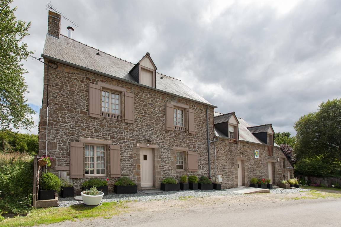 80 M² Gîte ∙ 2 Chambres ∙ 6 Personnes - Combourg
