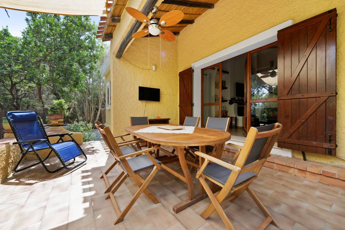 110 M² Villa ∙ 3 Bedrooms ∙ 10 Guests - Quartu Sant'Elena