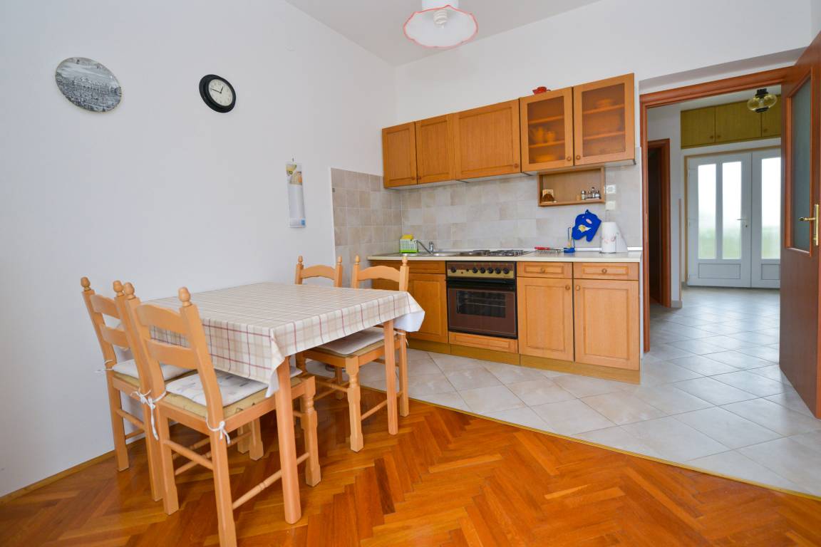 60 M² Ferienwohnung ∙ 2 Schlafzimmer ∙ 5 Gäste - Stara Novalja