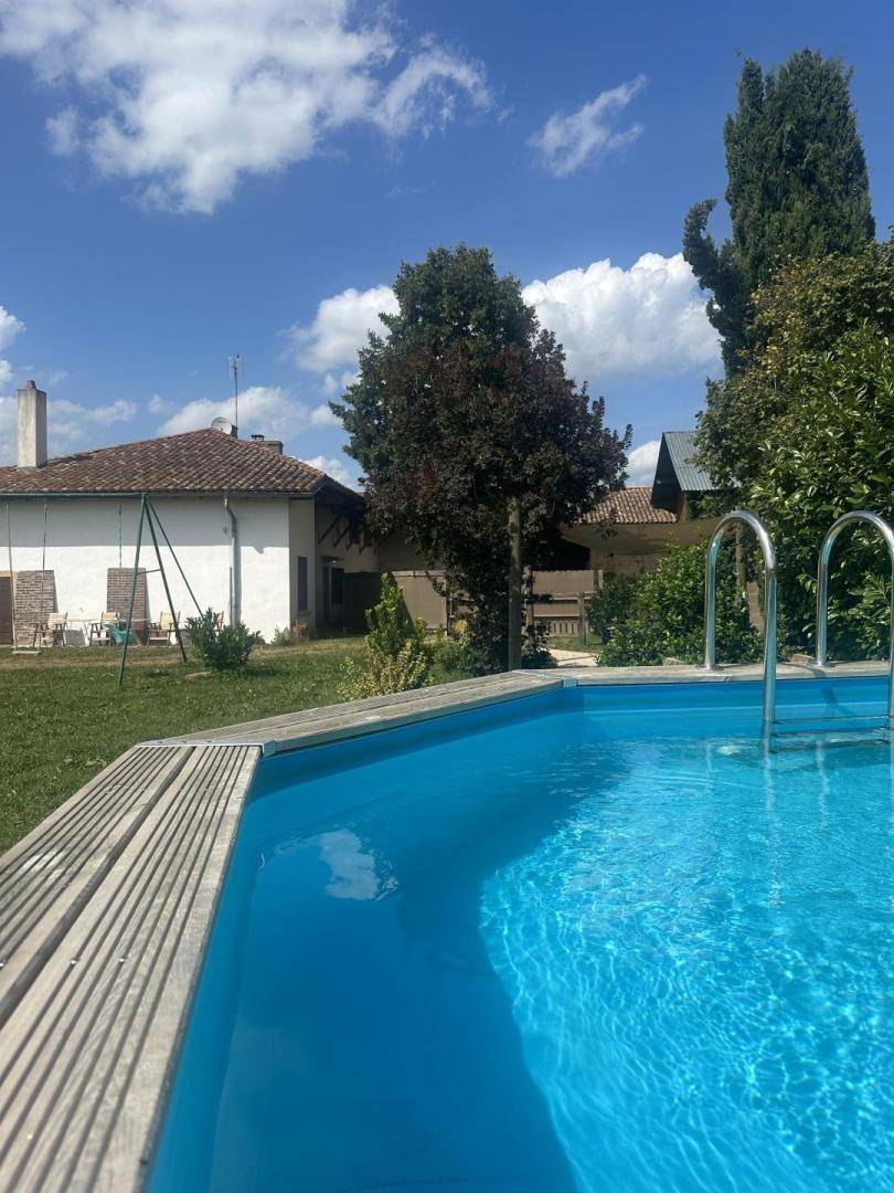 126 M² Gîte ∙ 5 Chambres ∙ 12 Personnes - Ain