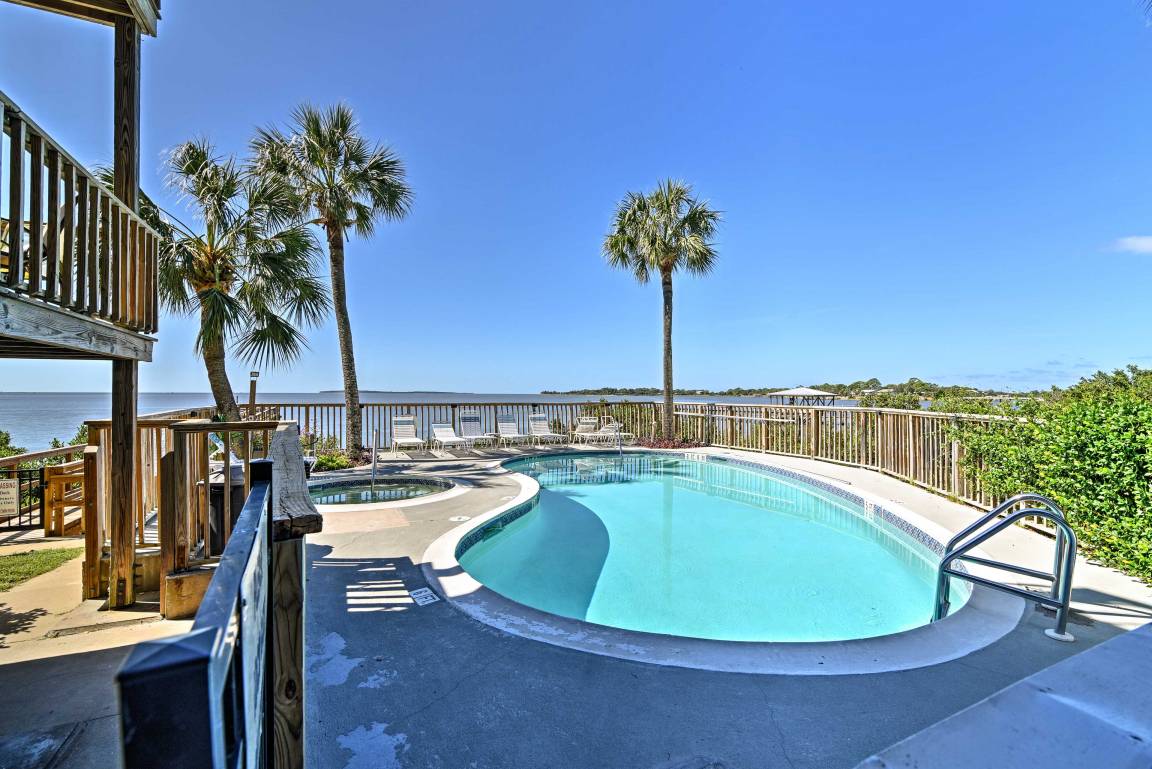 95 M² Apartment ∙ 2 Bedrooms ∙ 4 Guests - Cedar Key, FL