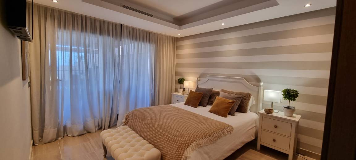 140 M² Appartement ∙ 2 Chambres ∙ 4 Personnes - Estepona