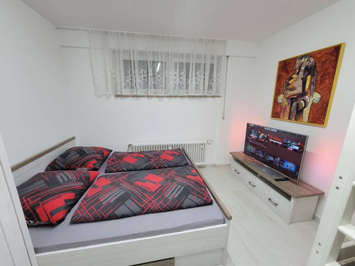 95 M² Ferienwohnung ∙ 3 Schlafzimmer ∙ 12 Gäste - Ostfildern