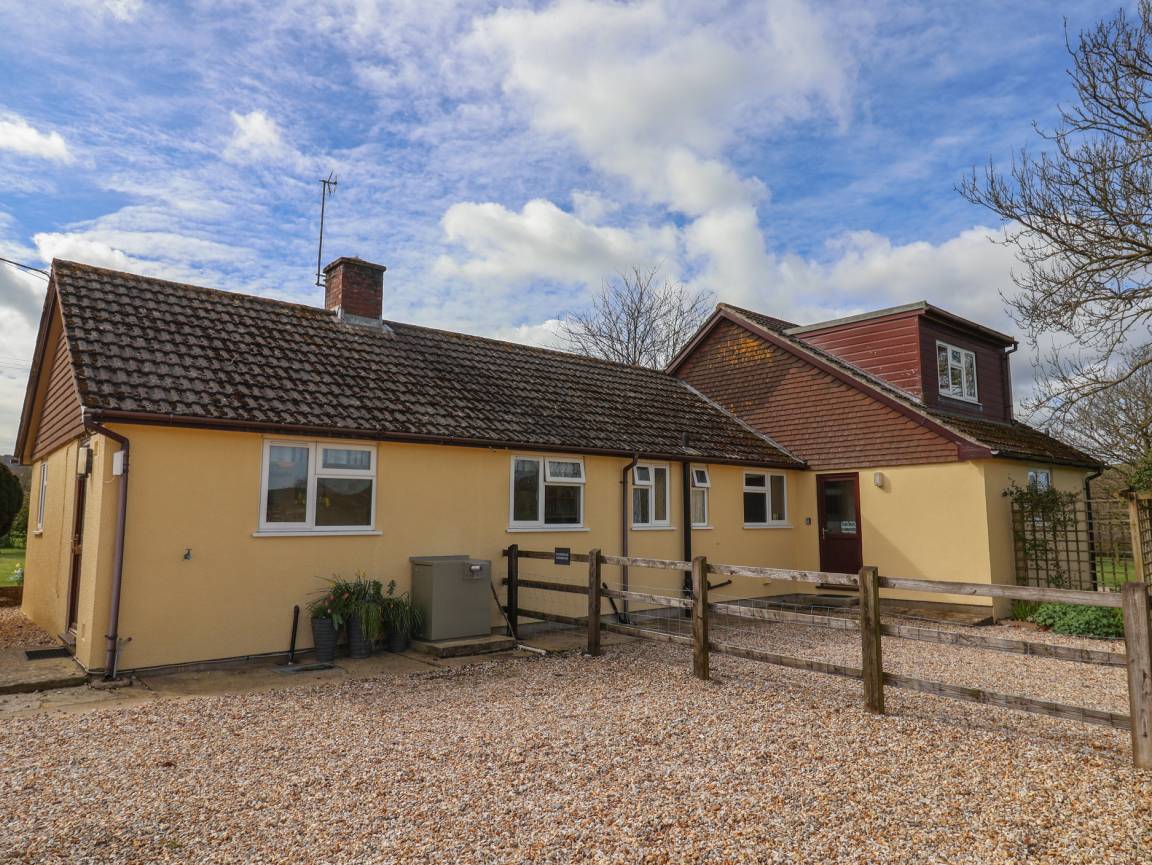 Cottage ∙ 5 Bedrooms ∙ 11 Guests - Dorset
