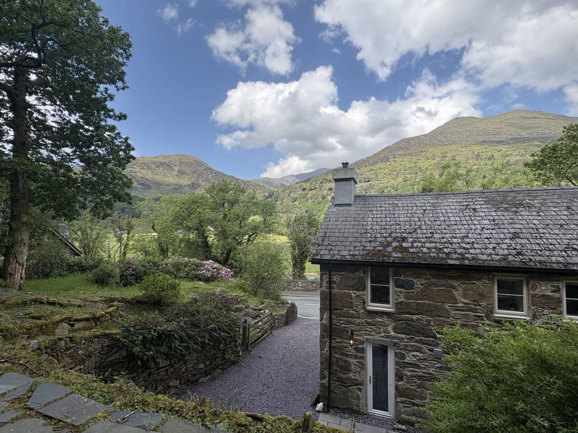 Cottage ∙ 5 Bedrooms ∙ 12 Guests - Beddgelert