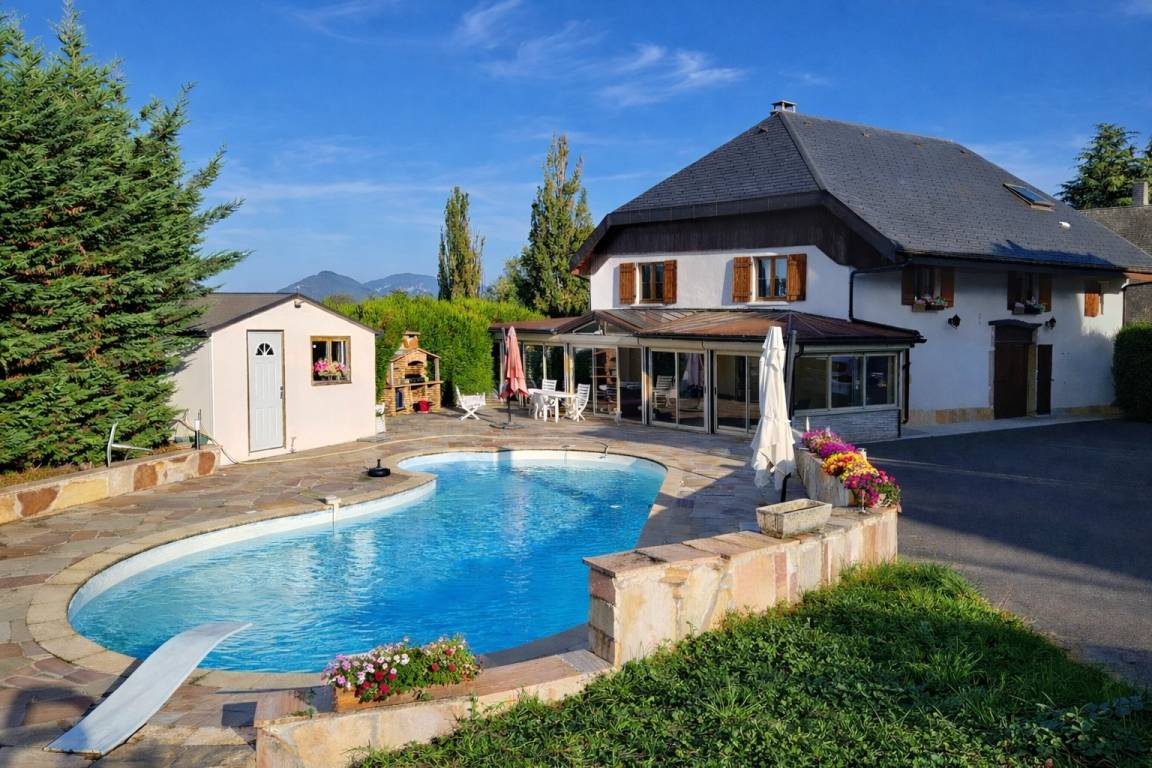 250 M² Cottage ∙ 3 Bedrooms ∙ 14 Guests - Annecy