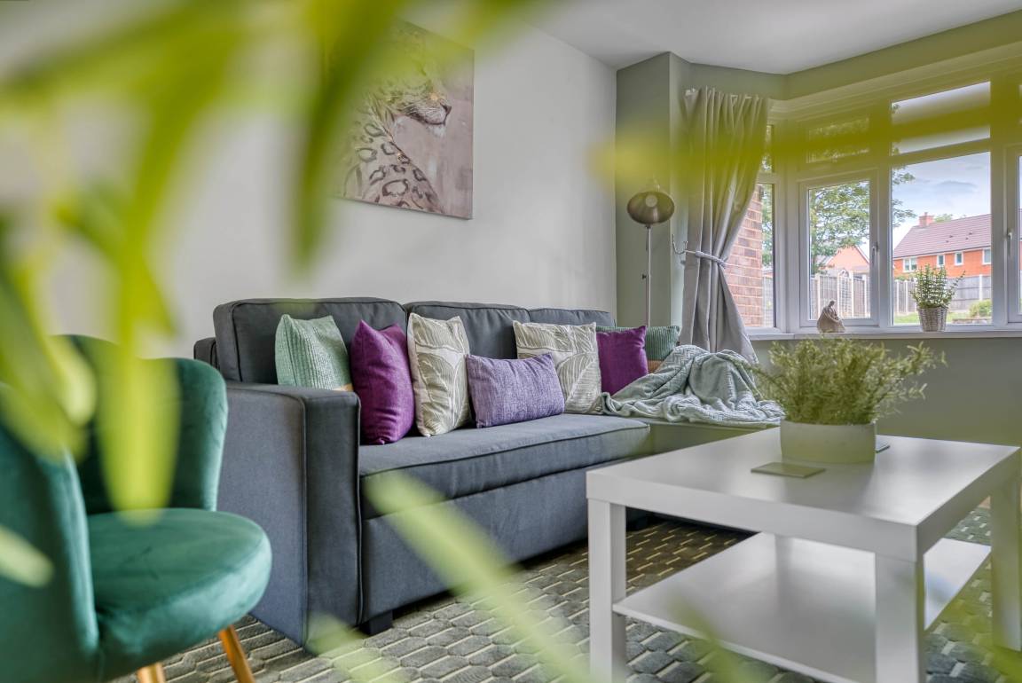 120 M² House ∙ 4 Bedrooms ∙ 8 Guests - Birmingham Airport (BHX)