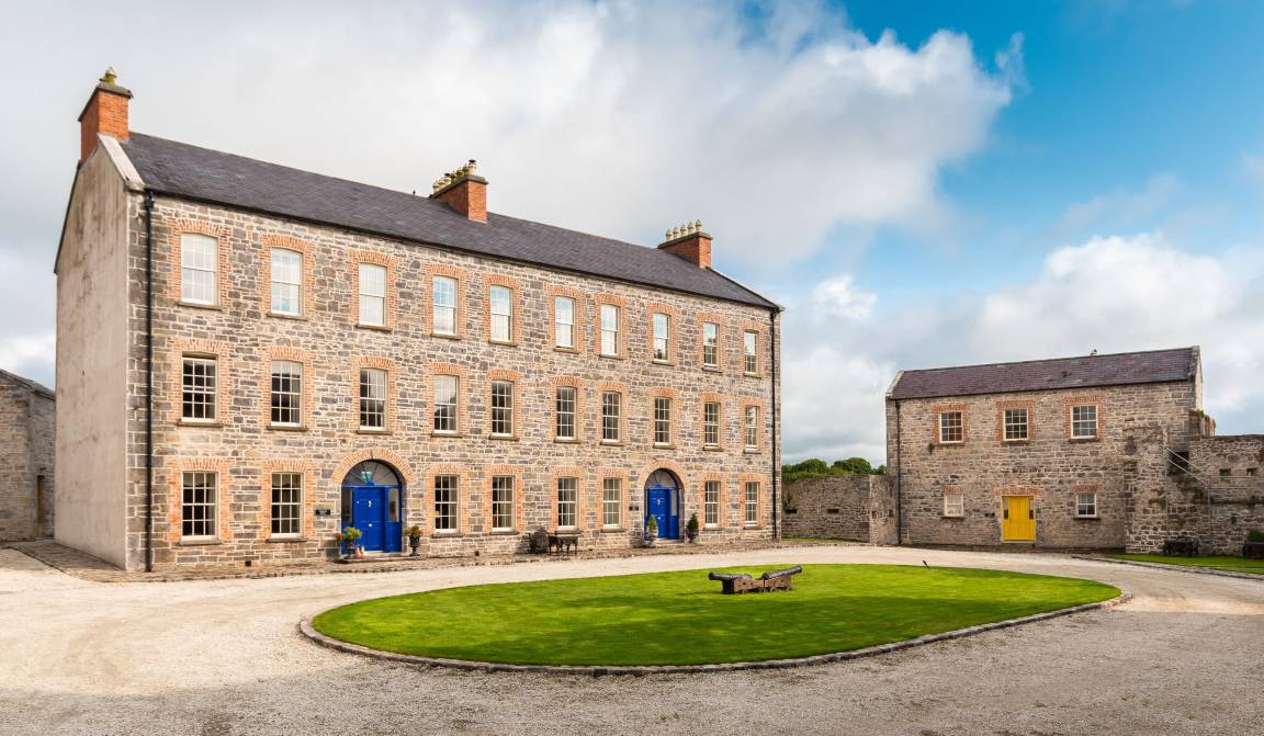 372 M² House ∙ 8 Bedrooms ∙ 10 Guests - Ennis