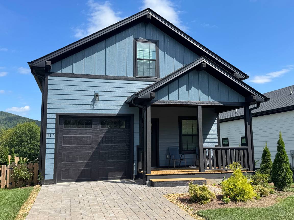 176 M² House ∙ 4 Bedrooms ∙ 8 Guests - Black Mountain, NC