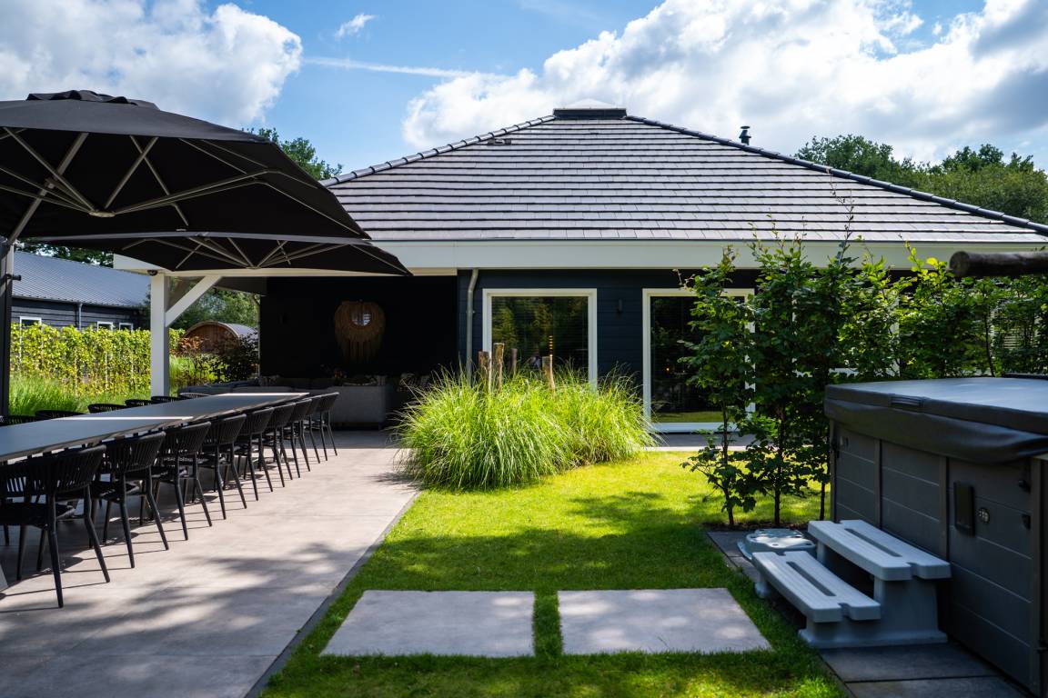 175 M² Bungalow ∙ 9 Bedrooms ∙ 18 Guests - Eindhoven