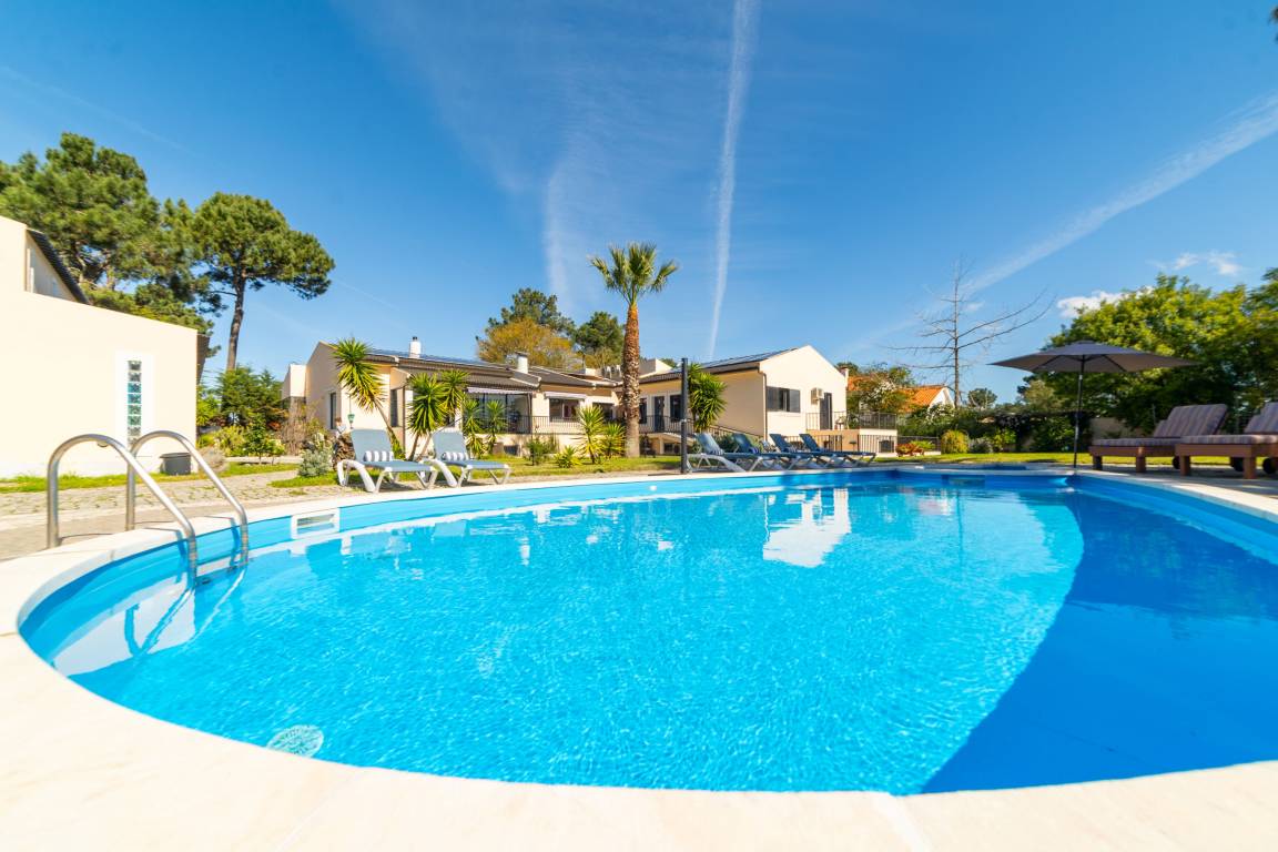 600 M² Vivenda ∙ 9 Quartos ∙ 18 Hóspedes - Costa da Caparica