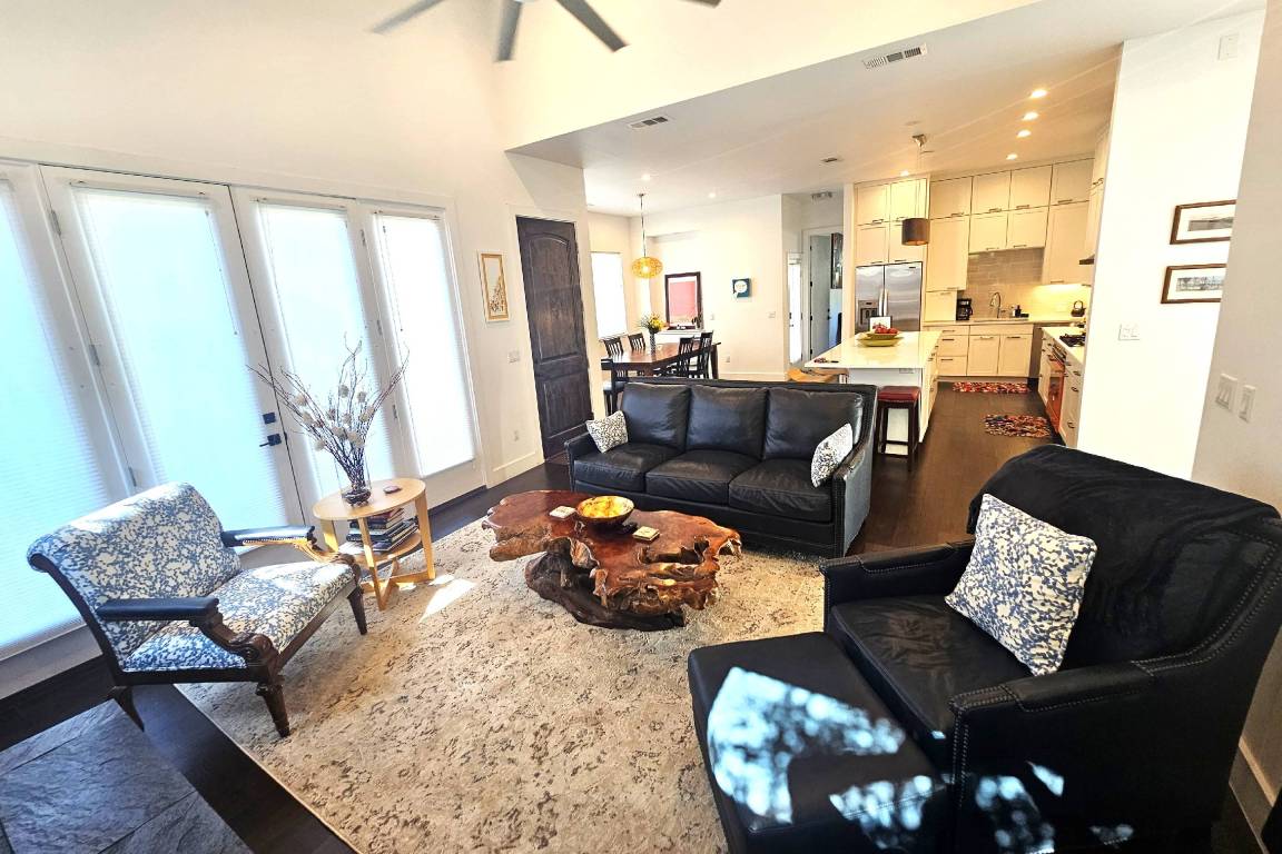 130 M² House ∙ 2 Bedrooms ∙ 4 Guests - Austin, TX