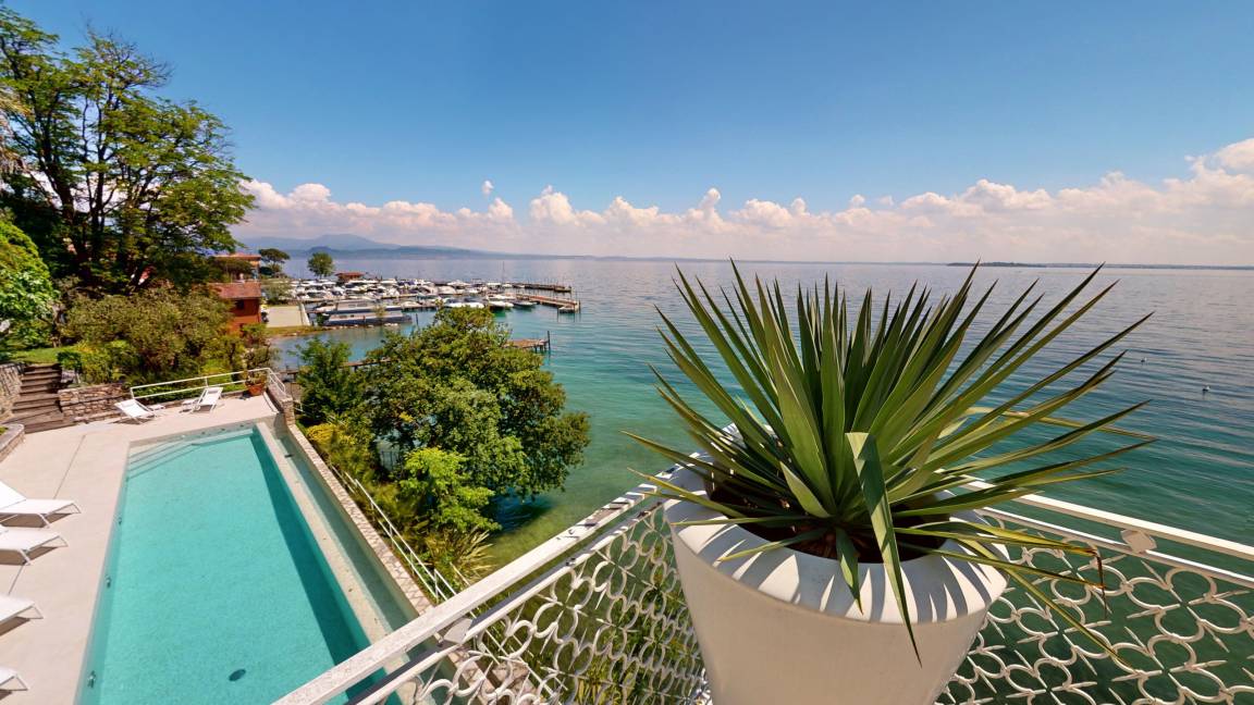 350 M² Villa ∙ 4 Bedrooms ∙ 8 Guests - Sirmione