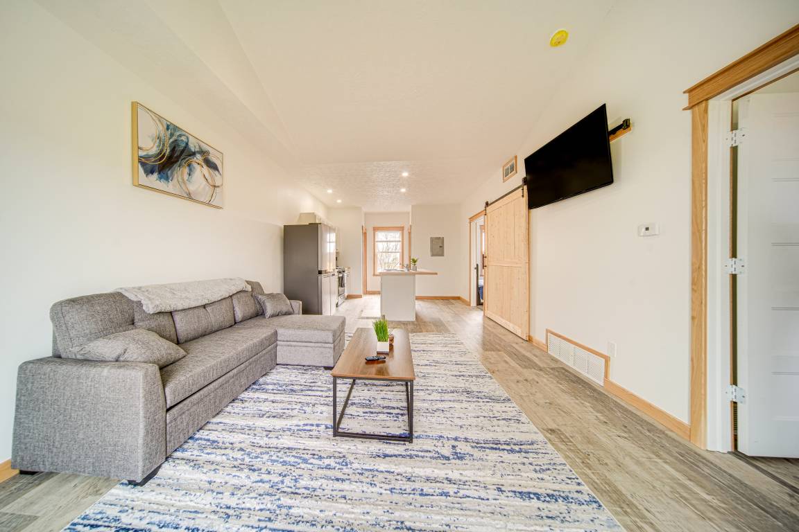 83 M² Apartment ∙ 2 Bedrooms ∙ 4 Guests - Erie, PA
