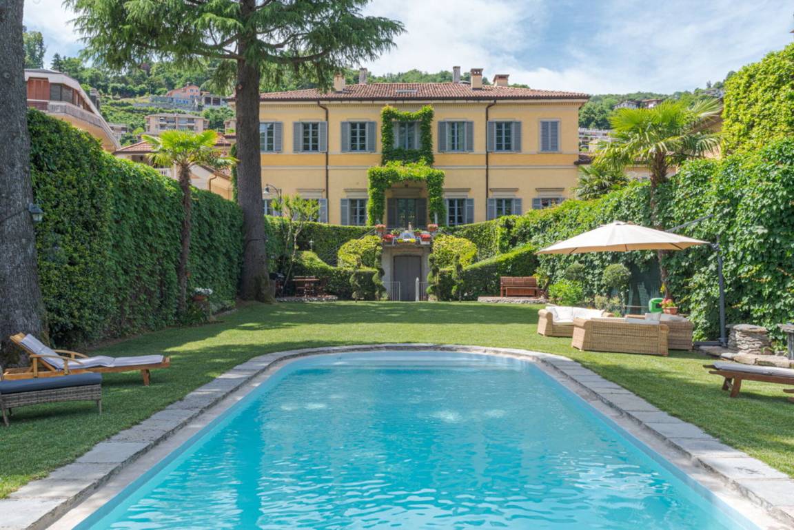 Castle ∙ 8 Bedrooms ∙ 19 Guests - Como