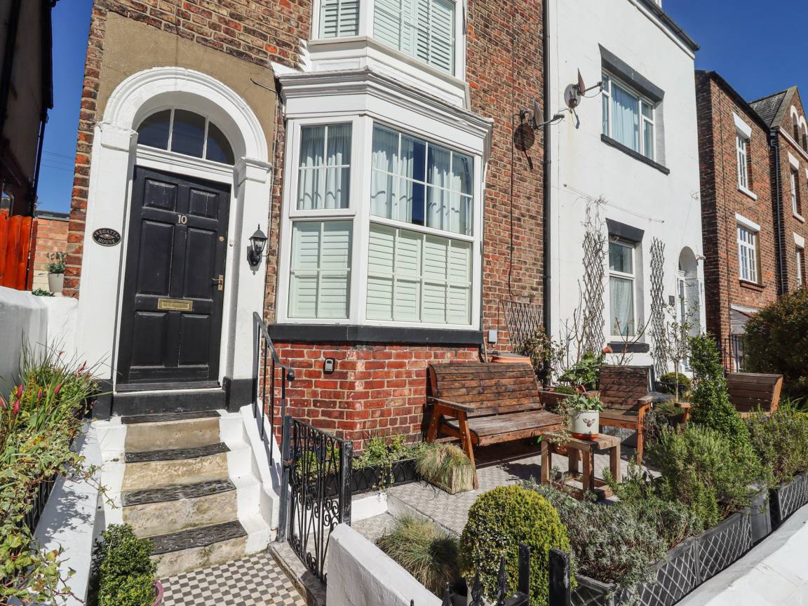 Cottage ∙ 4 Bedrooms ∙ 8 Guests - Robin Hood's Bay