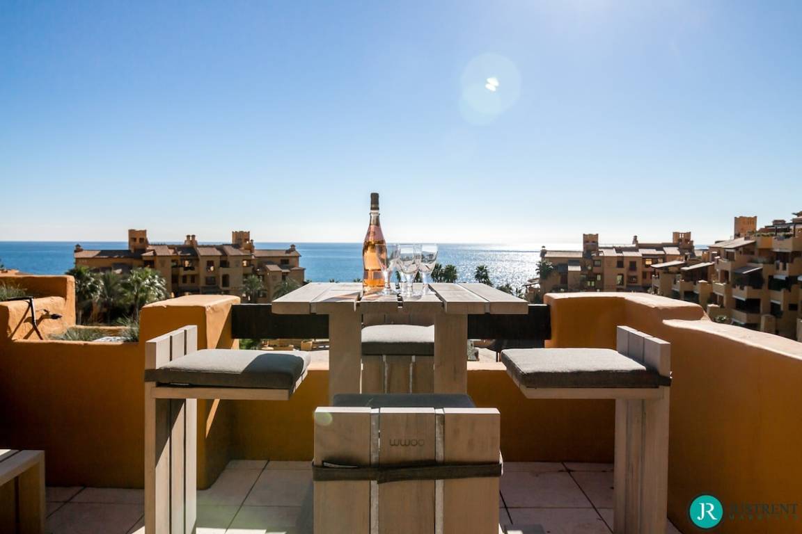 249 M² Apartment ∙ 4 Bedrooms ∙ 8 Guests - Estepona