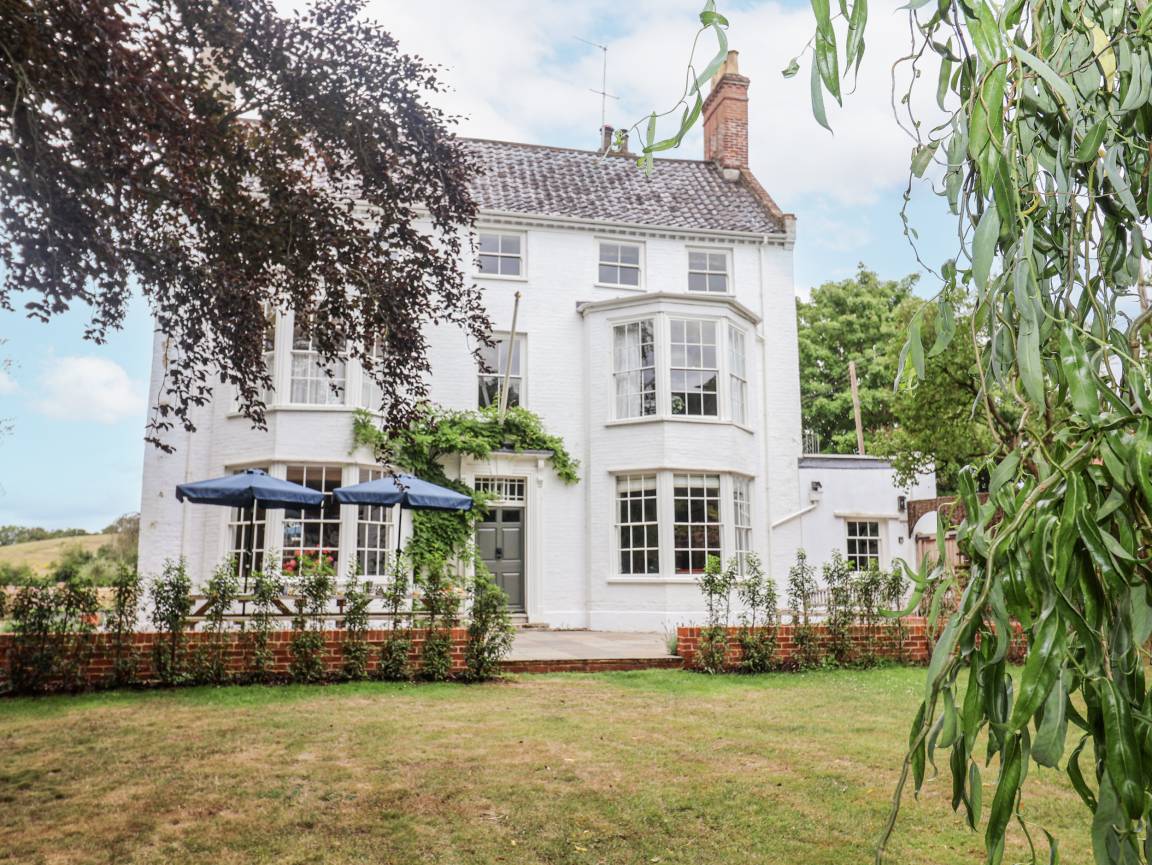 Cottage ∙ 5 Bedrooms ∙ 10 Guests - Diss