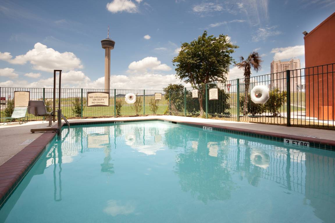 Condo ∙ 1 Bedroom ∙ 2 Guests - San Antonio, TX