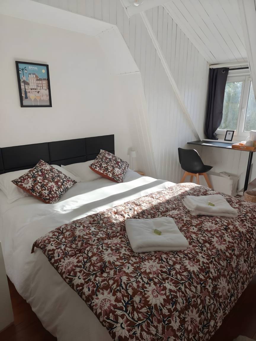 22 M² Chambre D'hôtes ∙ 1 Chambre ∙ 2 Personnes - Épinal