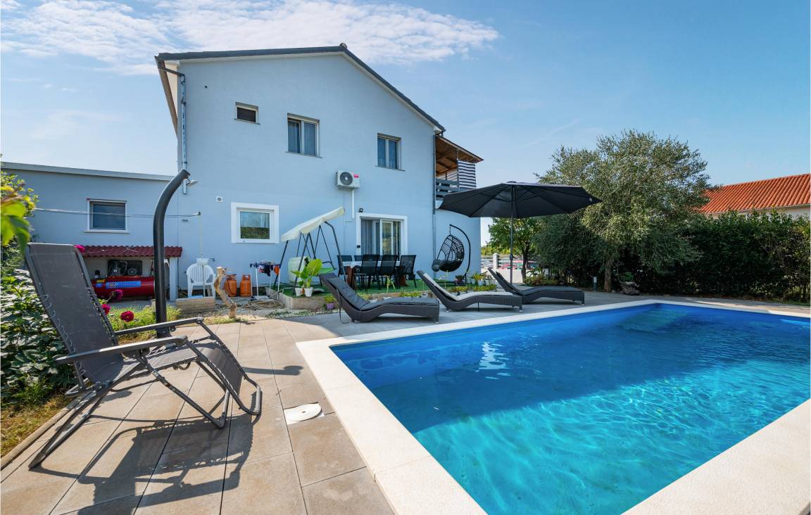 68 M² Apartment ∙ 2 Bedrooms ∙ 5 Guests - Pula