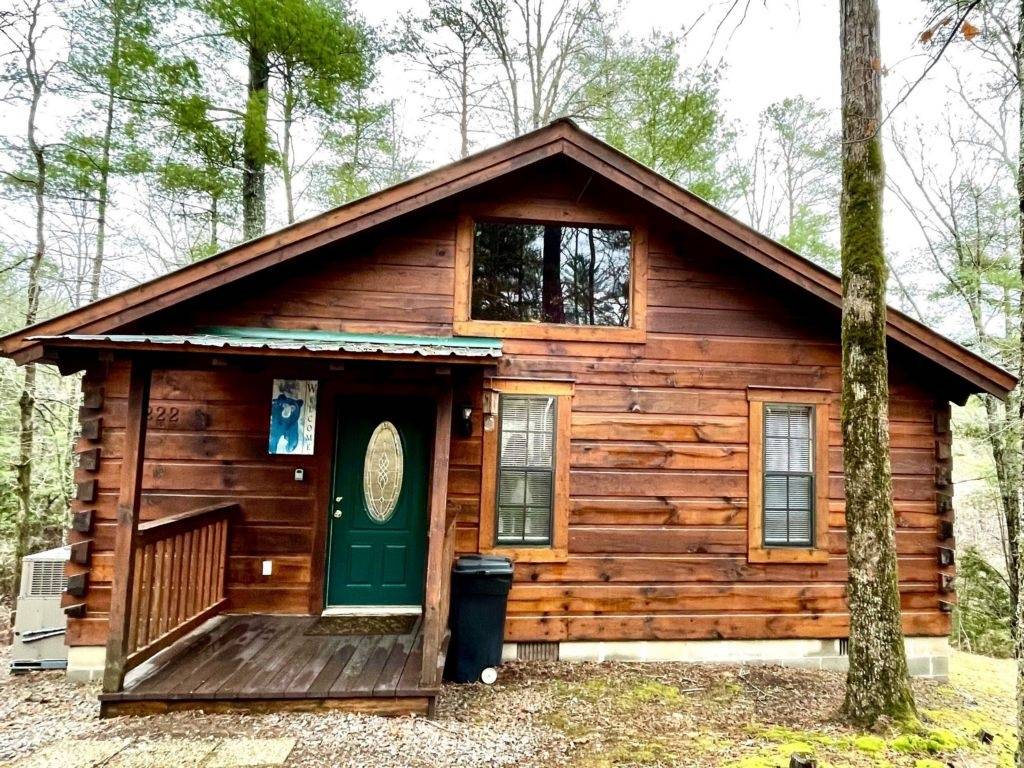 Cabin ∙ 4 Guests - Tellico Plains, TN