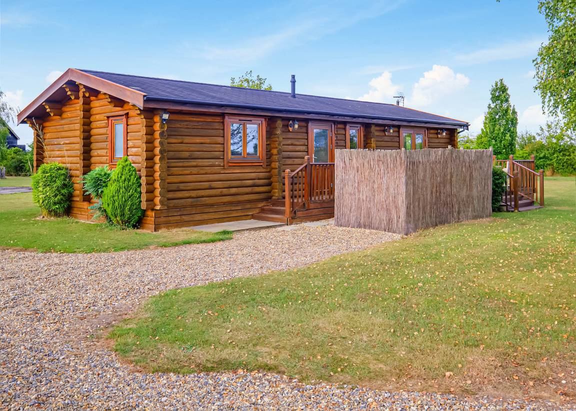Chalet ∙ 2 Bedrooms ∙ 4 Guests - Norfolk