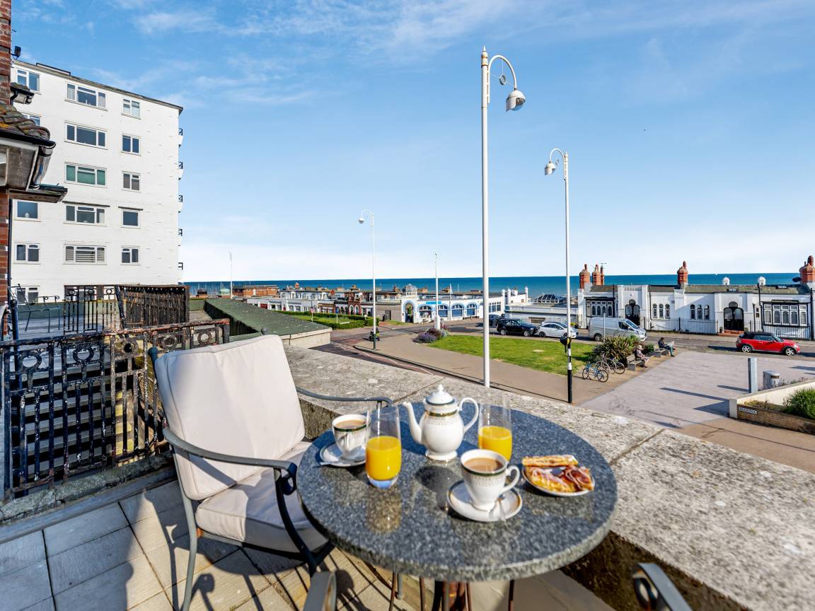 Cottage ∙ 2 Bedrooms ∙ 4 Guests - Bexhill-on-Sea