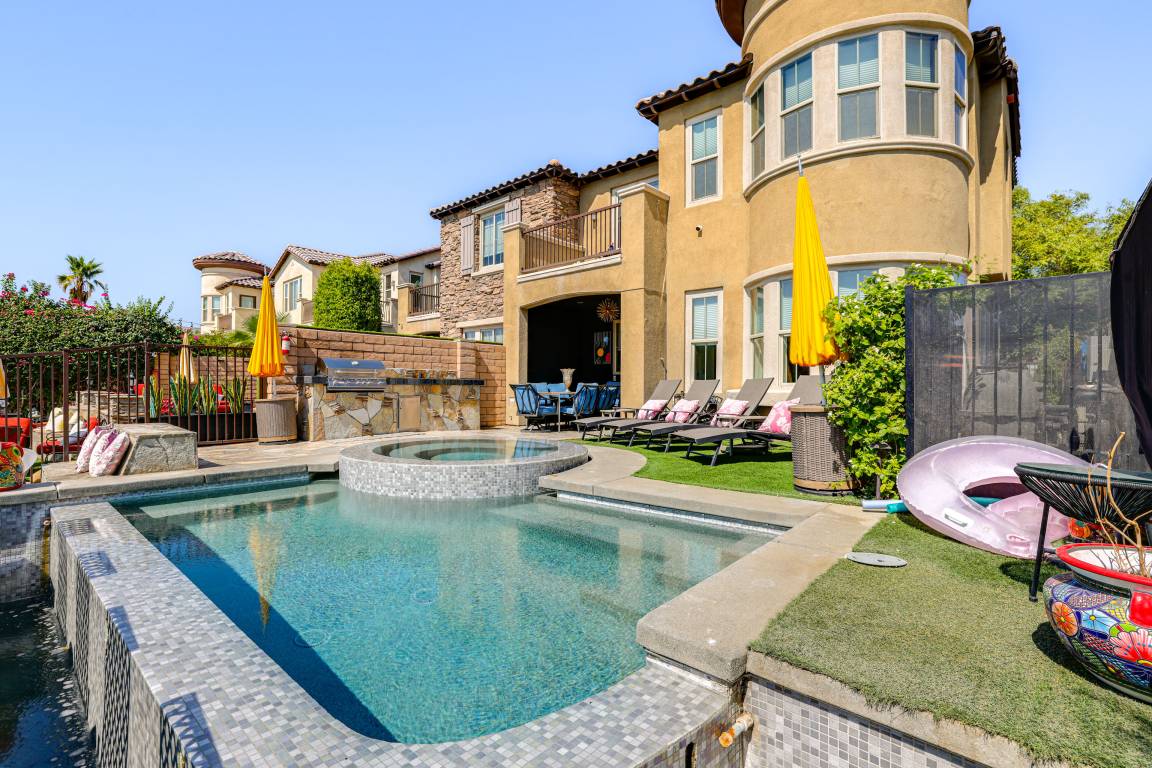 255 M² House ∙ 4 Bedrooms ∙ 12 Guests - Coachella, CA