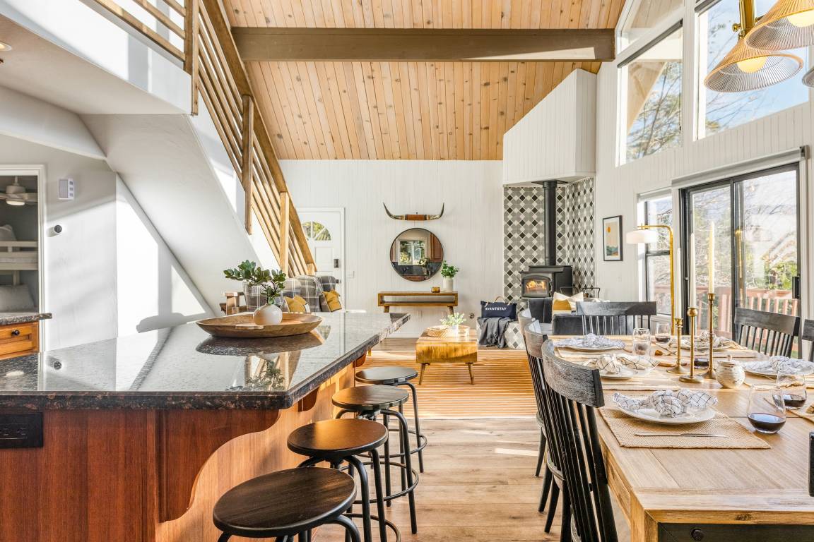 218 M² House ∙ 5 Bedrooms ∙ 10 Guests - Lake Arrowhead, CA