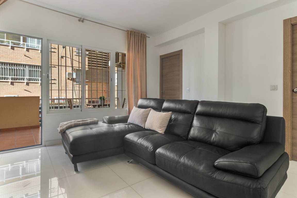 90 M² Apartment ∙ 4 Bedrooms ∙ 7 Guests - Málaga