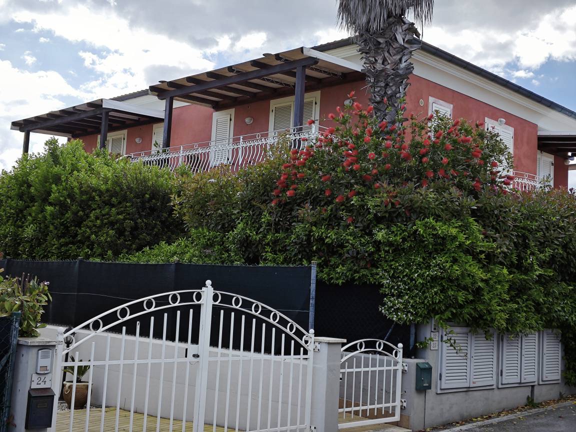 60 M² Apartamento ∙ 2 Habitaciones ∙ 4 Huéspedes - Numana