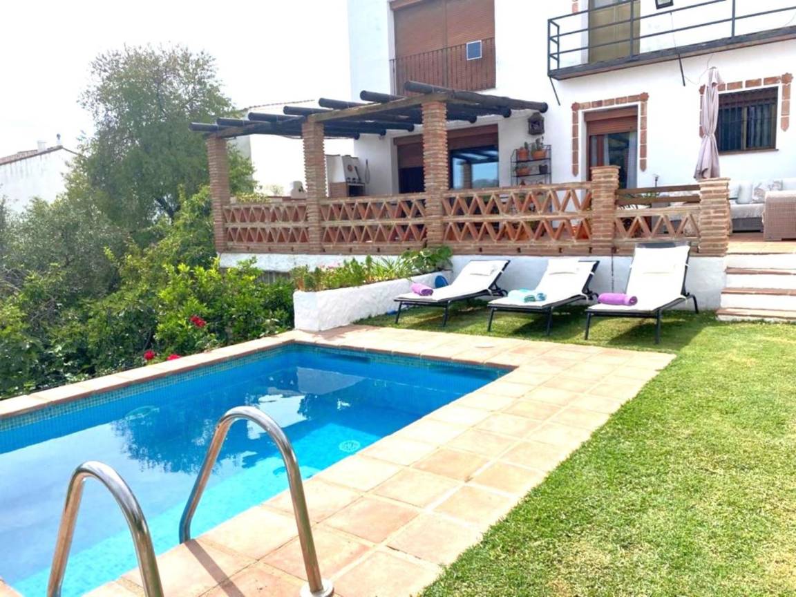 140 M² Cottage ∙ 6 Bedrooms ∙ 14 Guests - Gaucín