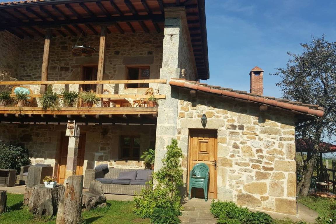 160 M² Maison De Vacances ∙ 6 Chambres ∙ 15 Personnes - Solares