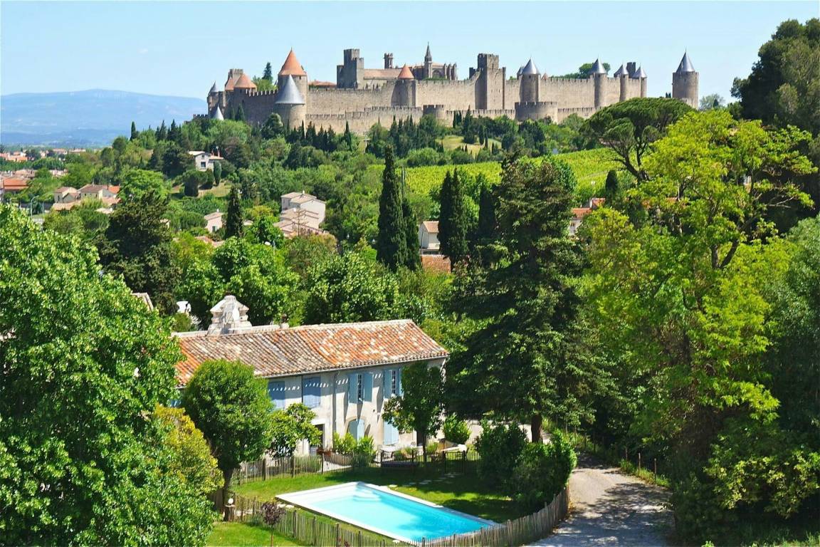 360 M² House ∙ 10 Bedrooms ∙ 22 Guests - Carcassonne