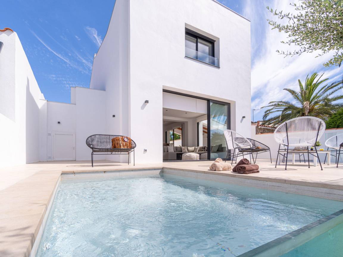 180 M² Huis ∙ 5 Slaapkamers ∙ 10 Gasten - Empuriabrava