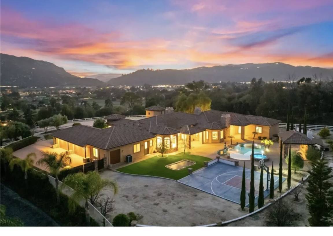 559 M² House ∙ 5 Bedrooms ∙ 8 Guests - Temecula, CA