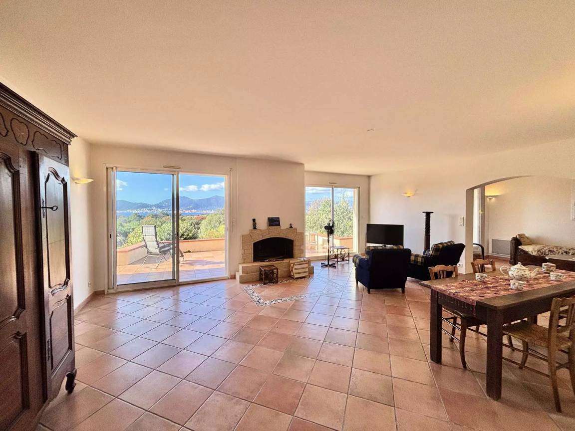 170 M² House ∙ 3 Bedrooms ∙ 5 Guests - Ajaccio
